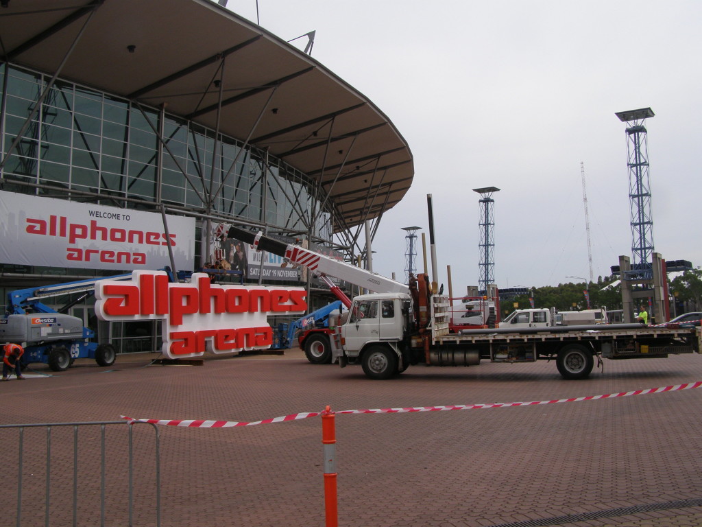 Large Scale Signage – claudeneon.com.au